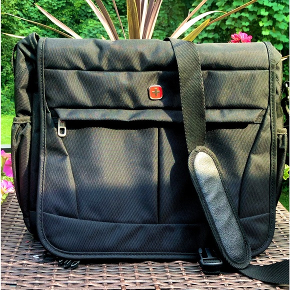 Swiss Gear | Bags | Swiss Gear Laptop Messenger Bag Interior Padded ...